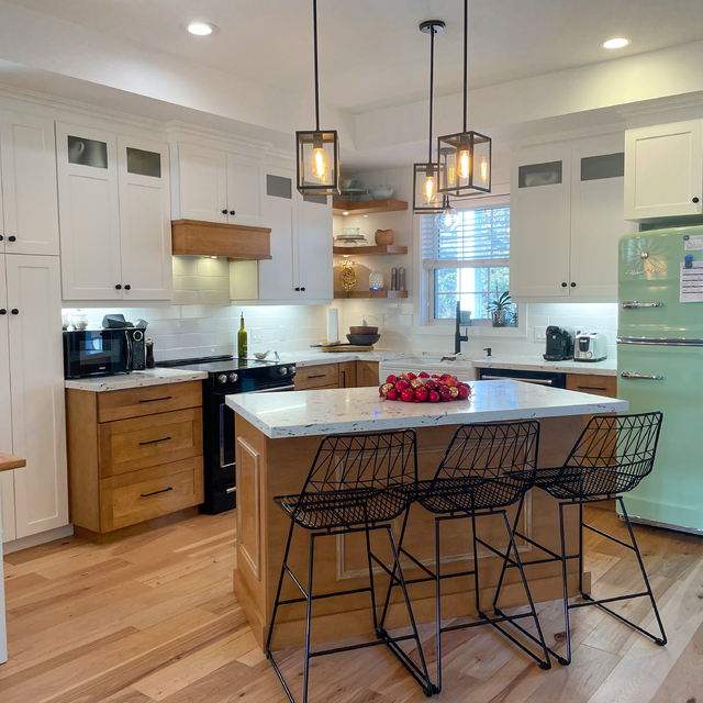 Two-tone kitchen - Kitchen - Portfolio - Canaan Cabinetry in Niagara